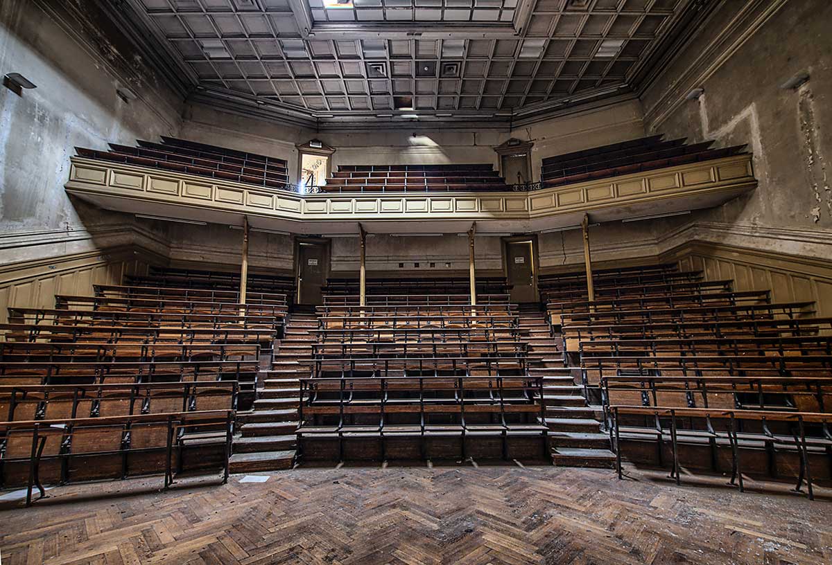 Why You Should Treat Your Bar Like a Theater - Nimble Bar Co